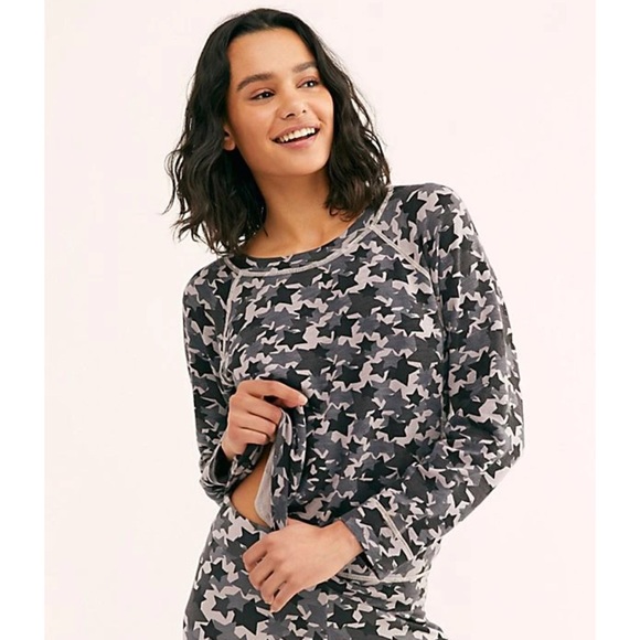 Monrow | Tops | Monrow Supersoft Raglan Star Camo Vintage Black | Poshmark